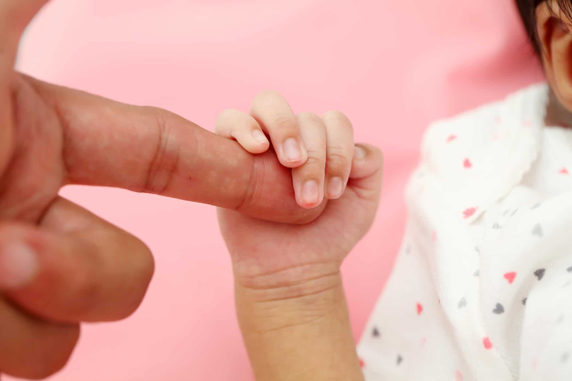 6 Fascinating Newborn Reflexes that May Surprise You